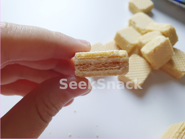 Lausanne - Wafer Filled With Milk Cream · SeekSnack