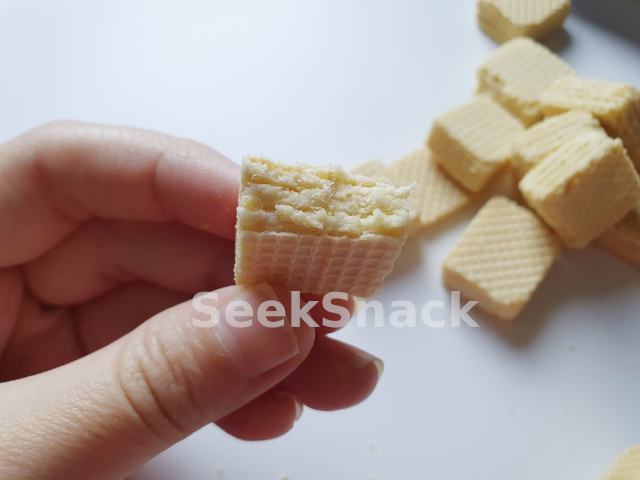 Lausanne - Wafer Filled With Milk Cream · SeekSnack